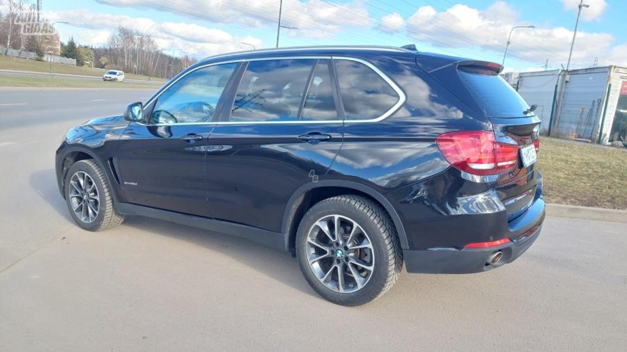 Black BMW X5 2014 in Kaunas, with an engine capacity of 3.00 L and mileage of 342 thousand km for 14500 €, photo 4 on AUTOMOTO.COM.LV