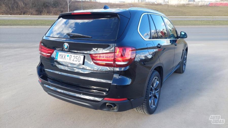 Black BMW X5 2014 in Kaunas, with an engine capacity of 3.00 L and mileage of 342 thousand km for 14500 €, photo 5 on AUTOMOTO.COM.LV