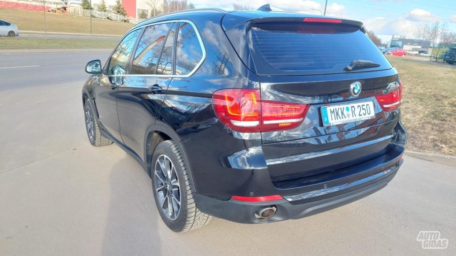 Black BMW X5 2014 in Kaunas, with an engine capacity of 3.00 L and mileage of 342 thousand km for 14500 €, photo 6 on AUTOMOTO.COM.LV