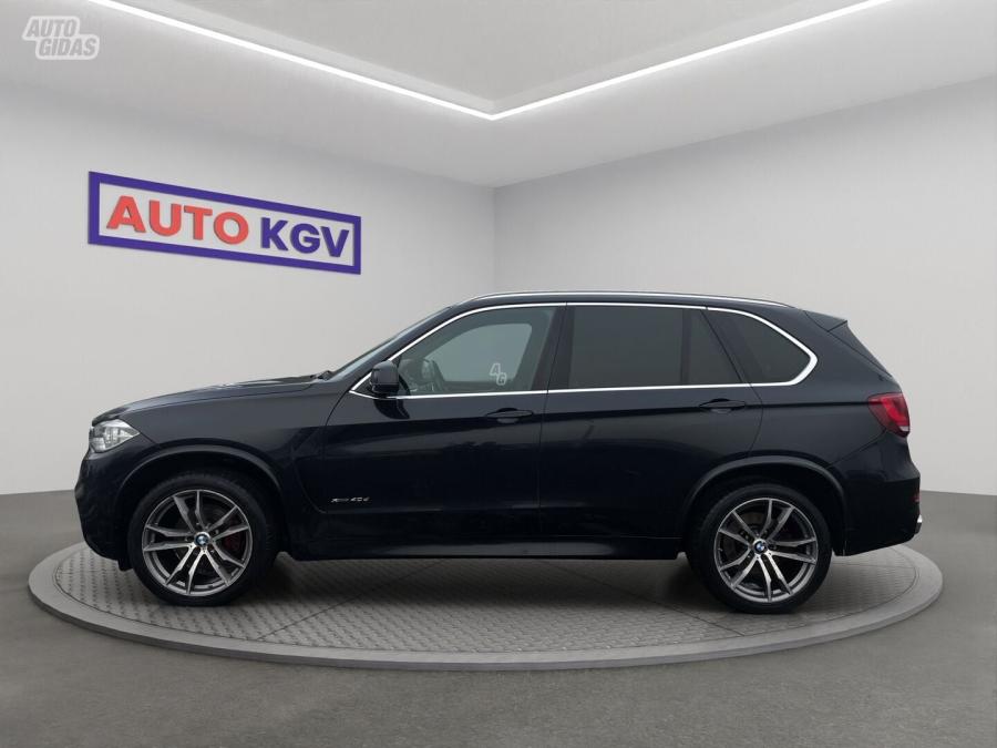 Black BMW X5 2014 in Vilnius, with an engine capacity of 3.00 L and mileage of 281 thousand km for 18999 €, photo 3 on AUTOMOTO.COM.LV