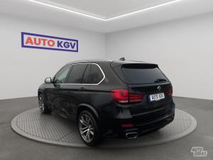 Black BMW X5 2014 in Vilnius, with an engine capacity of 3.00 L and mileage of 281 thousand km for 18999 €, photo 4 on AUTOMOTO.COM.LV
