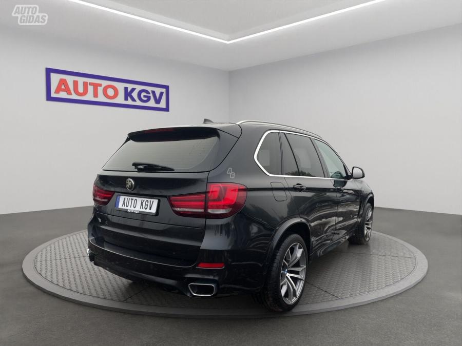 Black BMW X5 2014 in Vilnius, with an engine capacity of 3.00 L and mileage of 281 thousand km for 18999 €, photo 5 on AUTOMOTO.COM.LV