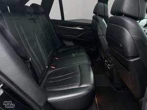 Black BMW X5 2014 in Vilnius, with an engine capacity of 3.00 L and mileage of 281 thousand km for 18999 €, photo 10 on AUTOMOTO.COM.LV