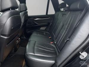 Black BMW X5 2014 in Vilnius, with an engine capacity of 3.00 L and mileage of 281 thousand km for 18999 €, photo 11 on AUTOMOTO.COM.LV