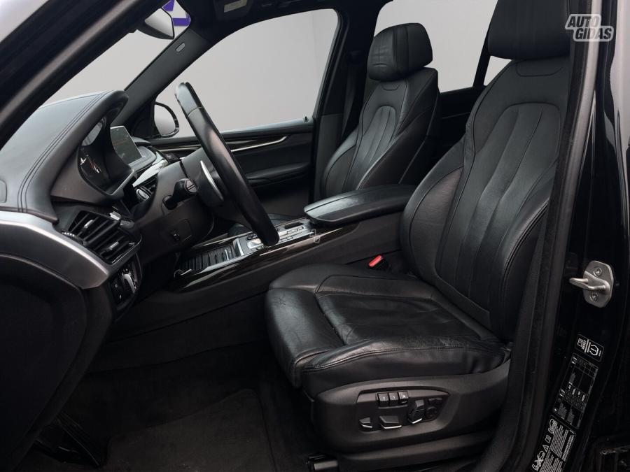 Black BMW X5 2014 in Vilnius, with an engine capacity of 3.00 L and mileage of 281 thousand km for 18999 €, photo 12 on AUTOMOTO.COM.LV
