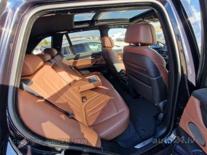 Black BMW X5 2014 in Tartu, with an engine capacity of 3.00 L and mileage of 228 thousand km for 23490 €, photo 26 on AUTOMOTO.COM.LV