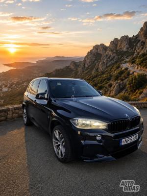 Black BMW X5 2014 in Vilnius, with an engine capacity of 3.00 L and mileage of 285 thousand km for 20500 €, photo 3 on AUTOMOTO.COM.LV