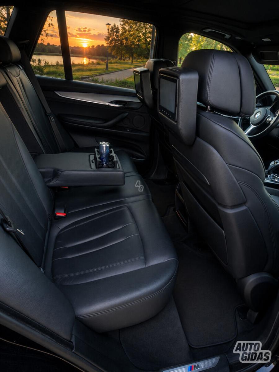 Black BMW X5 2014 in Vilnius, with an engine capacity of 3.00 L and mileage of 285 thousand km for 20500 €, photo 12 on AUTOMOTO.COM.LV