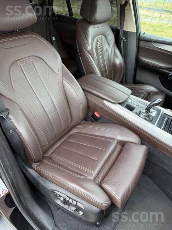 Melns BMW X5 2014 Jēkabpils, ar dzinēja tilpumu 3.00 L un nobraukumu 296 tūkst. km par 17200 €, foto 10 vietnē AUTOMOTO.COM.LV