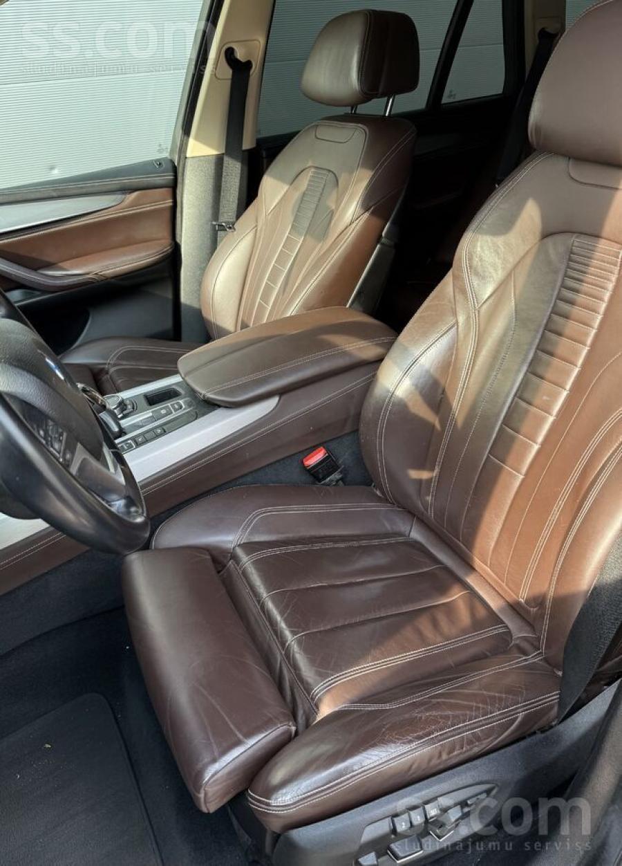 Melns BMW X5 2014 Jēkabpils, ar dzinēja tilpumu 3.00 L un nobraukumu 296 tūkst. km par 17200 €, foto 12 vietnē AUTOMOTO.COM.LV