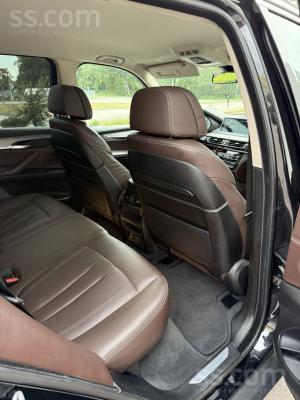 Melns BMW X5 2014 Jēkabpils, ar dzinēja tilpumu 3.00 L un nobraukumu 296 tūkst. km par 17200 €, foto 17 vietnē AUTOMOTO.COM.LV