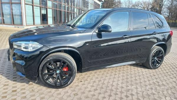 Black BMW X5 2014 in Riga, with an engine capacity of 3.00 L and mileage of 206 thousand km for 16950 €, photo 2 on AUTOMOTO.COM.LV