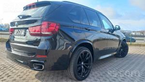Black BMW X5 2014 in Riga, with an engine capacity of 3.00 L and mileage of 206 thousand km for 16950 €, photo 5 on AUTOMOTO.COM.LV