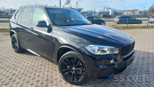 Black BMW X5 2014 in Riga, with an engine capacity of 3.00 L and mileage of 206 thousand km for 16950 €, photo 5 on AUTOMOTO.COM.LV