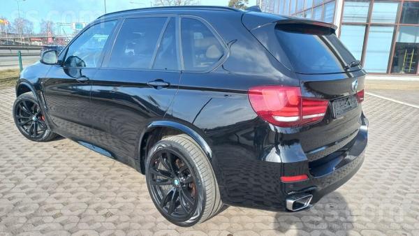 Black BMW X5 2014 in Riga, with an engine capacity of 3.00 L and mileage of 206 thousand km for 16950 €, photo 6 on AUTOMOTO.COM.LV