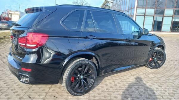 Black BMW X5 2014 in Riga, with an engine capacity of 3.00 L and mileage of 206 thousand km for 16950 €, photo 8 on AUTOMOTO.COM.LV