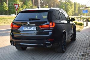 Black BMW X5 2014 in Riga, with an engine capacity of 3.00 L and mileage of 284 thousand km for 19950 €, photo 3 on AUTOMOTO.COM.LV