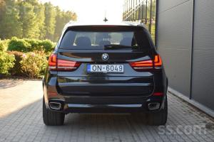 Black BMW X5 2014 in Riga, with an engine capacity of 3.00 L and mileage of 284 thousand km for 19950 €, photo 4 on AUTOMOTO.COM.LV