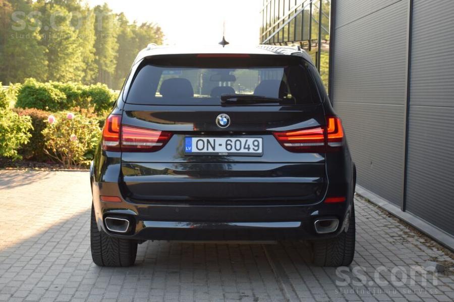 Black BMW X5 2014 in Riga, with an engine capacity of 3.00 L and mileage of 284 thousand km for 19950 €, photo 4 on AUTOMOTO.COM.LV