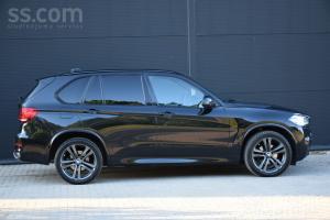 Black BMW X5 2014 in Riga, with an engine capacity of 3.00 L and mileage of 284 thousand km for 19950 €, photo 7 on AUTOMOTO.COM.LV