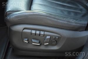 Black BMW X5 2014 in Riga, with an engine capacity of 3.00 L and mileage of 284 thousand km for 19950 €, photo 12 on AUTOMOTO.COM.LV