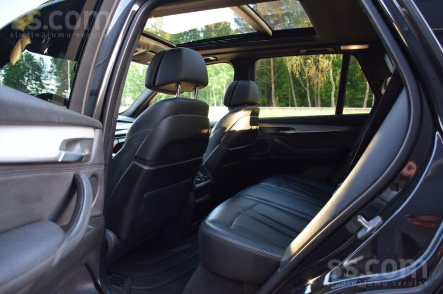 Black BMW X5 2014 in Riga, with an engine capacity of 3.00 L and mileage of 284 thousand km for 19950 €, photo 14 on AUTOMOTO.COM.LV