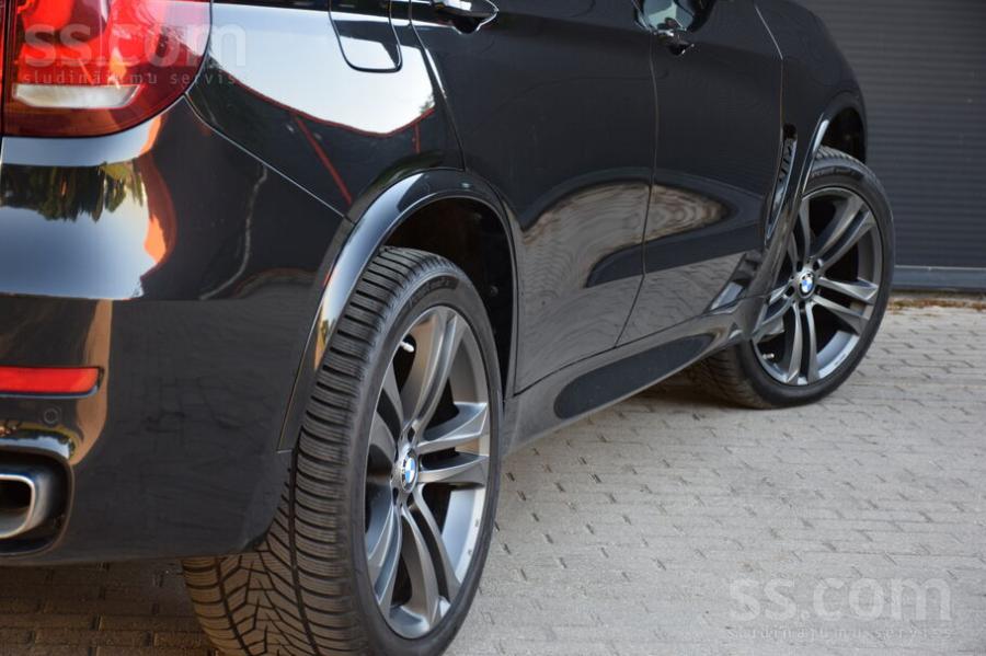 Black BMW X5 2014 in Riga, with an engine capacity of 3.00 L and mileage of 284 thousand km for 19950 €, photo 23 on AUTOMOTO.COM.LV