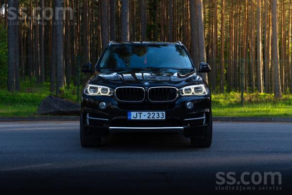 Black BMW X5 2014 in Riga, with an engine capacity of 3.00 L and mileage of 228 thousand km for 18700 €, photo 1 on AUTOMOTO.COM.LV