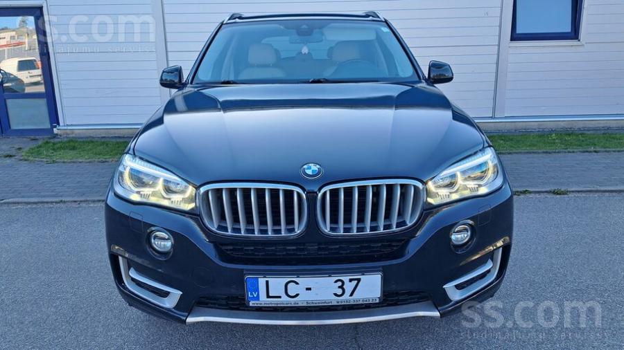 Black BMW X5 2014 in Riga, with an engine capacity of 2.00 L and mileage of 209 thousand km for 20950 €, photo 4 on AUTOMOTO.COM.LV