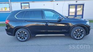 Black BMW X5 2014 in Riga, with an engine capacity of 2.00 L and mileage of 209 thousand km for 20950 €, photo 7 on AUTOMOTO.COM.LV