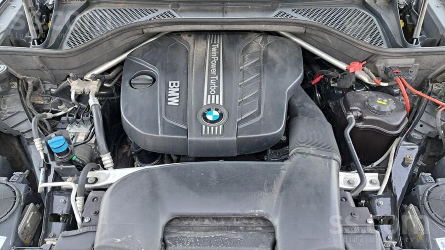 Black BMW X5 2014 in Riga, with an engine capacity of 2.00 L and mileage of 209 thousand km for 20950 €, photo 24 on AUTOMOTO.COM.LV