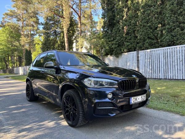 Black BMW X5 2014 in Riga, with an engine capacity of 3.00 L and mileage of 286 thousand km for 24000 €, photo 1 on AUTOMOTO.COM.LV