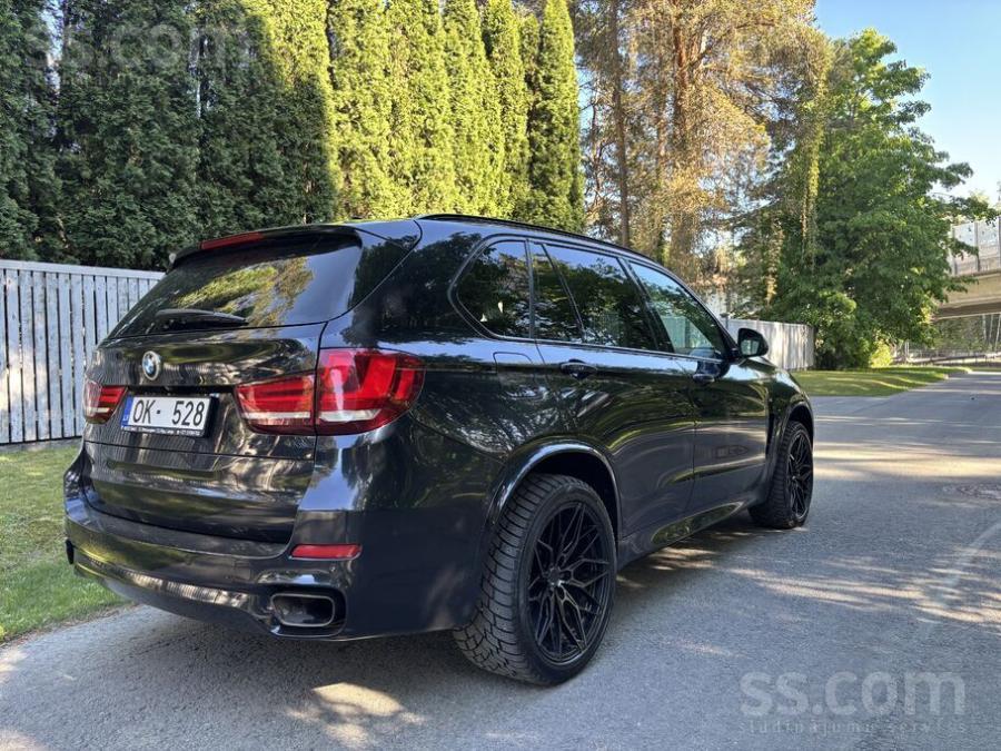 Melns BMW X5 2014 Rīga, ar dzinēja tilpumu 3.00 L un nobraukumu 286 tūkst. km par 24000 €, foto 6 vietnē AUTOMOTO.COM.LV