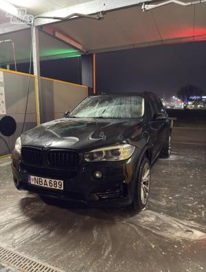 Black BMW X5 2014 in Siauliai, with an engine capacity of 2.00 L and mileage of 340 thousand km for 18000 €, photo 3 on AUTOMOTO.COM.LV