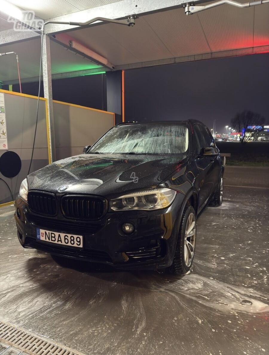 Black BMW X5 2014 in Siauliai, with an engine capacity of 2.00 L and mileage of 340 thousand km for 18000 €, photo 3 on AUTOMOTO.COM.LV