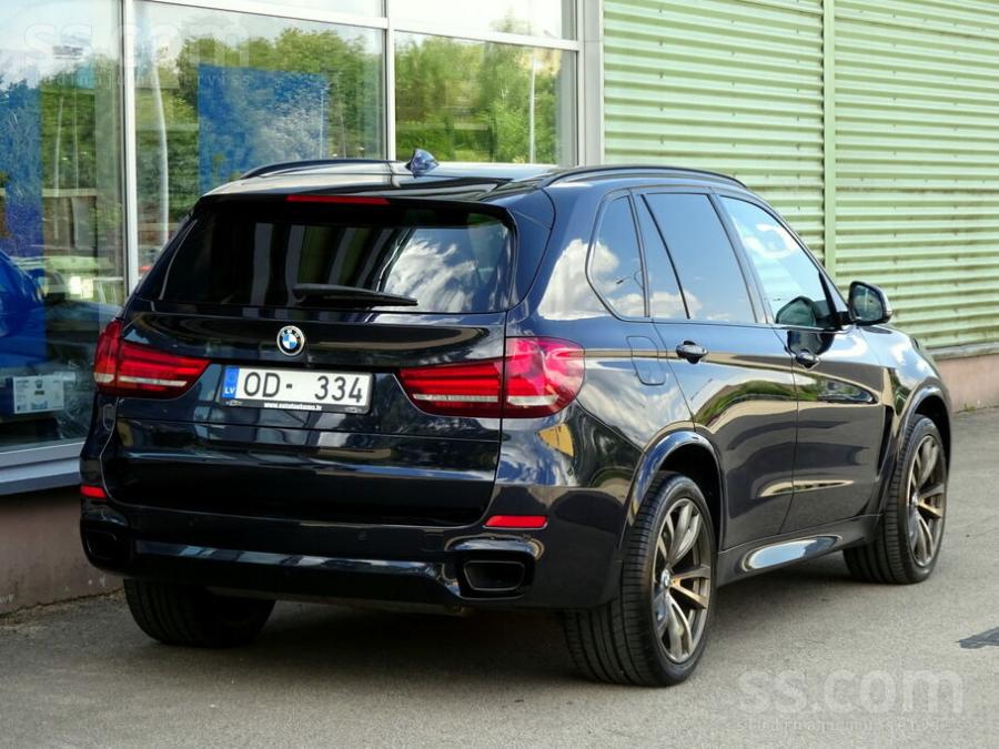 Black BMW X5 2014 in Riga, with an engine capacity of 3.00 L and mileage of 266 thousand km for 19900 €, photo 3 on AUTOMOTO.COM.LV