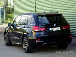 Black BMW X5 2014 in Riga, with an engine capacity of 3.00 L and mileage of 266 thousand km for 19900 €, photo 5 on AUTOMOTO.COM.LV