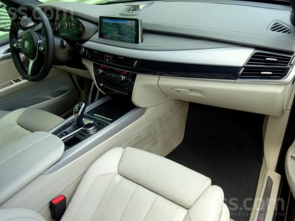 Black BMW X5 2014 in Riga, with an engine capacity of 3.00 L and mileage of 266 thousand km for 19900 €, photo 8 on AUTOMOTO.COM.LV