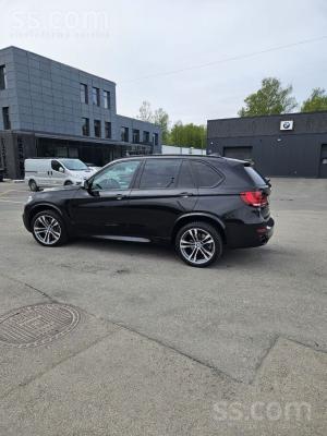 Melns BMW X5 2014 Rīga, ar dzinēja tilpumu 3.00 L un nobraukumu 295 tūkst. km par 20800 €, foto 4 vietnē AUTOMOTO.COM.LV