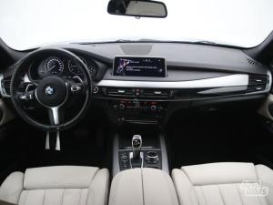 Black BMW X5 2014 in Vilnius, with an engine capacity of 3.00 L and mileage of 205 thousand km for 22999 €, photo 3 on AUTOMOTO.COM.LV