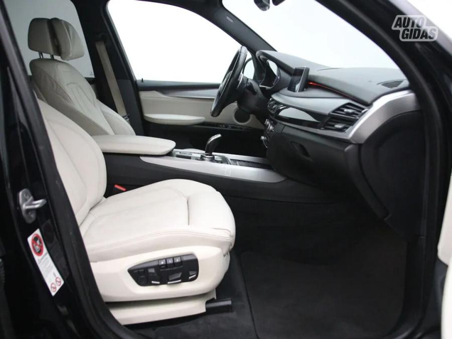 Black BMW X5 2014 in Vilnius, with an engine capacity of 3.00 L and mileage of 205 thousand km for 22999 €, photo 15 on AUTOMOTO.COM.LV