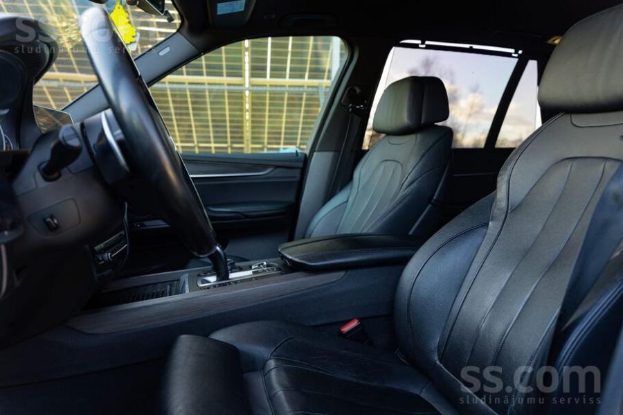 Black BMW X5 2014 in Riga, with an engine capacity of 3.00 L and mileage of 0 thousand km for 24290 €, photo 9 on AUTOMOTO.COM.LV