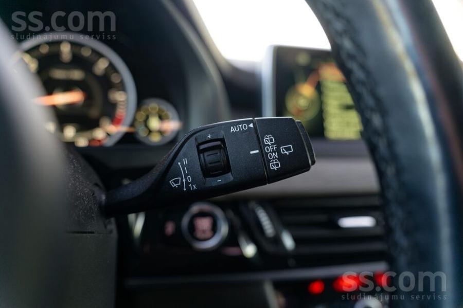 Black BMW X5 2014 in Riga, with an engine capacity of 3.00 L and mileage of 0 thousand km for 24290 €, photo 19 on AUTOMOTO.COM.LV