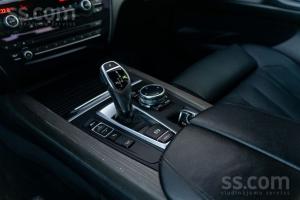 Black BMW X5 2014 in Riga, with an engine capacity of 3.00 L and mileage of 0 thousand km for 24290 €, photo 28 on AUTOMOTO.COM.LV
