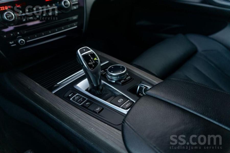 Black BMW X5 2014 in Riga, with an engine capacity of 3.00 L and mileage of 0 thousand km for 24290 €, photo 28 on AUTOMOTO.COM.LV