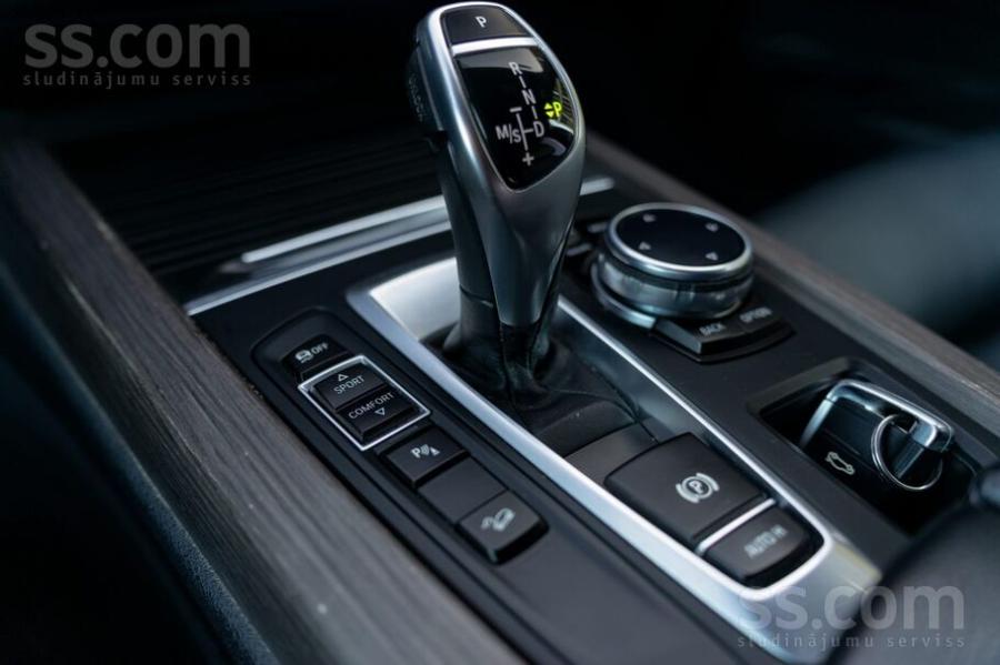 Black BMW X5 2014 in Riga, with an engine capacity of 3.00 L and mileage of 0 thousand km for 24290 €, photo 29 on AUTOMOTO.COM.LV