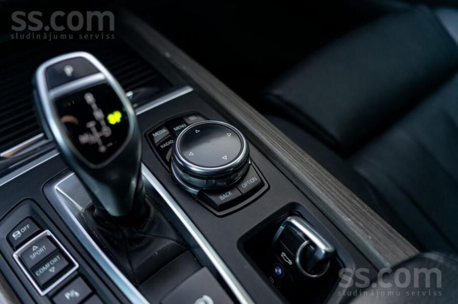 Black BMW X5 2014 in Riga, with an engine capacity of 3.00 L and mileage of 0 thousand km for 24290 €, photo 30 on AUTOMOTO.COM.LV