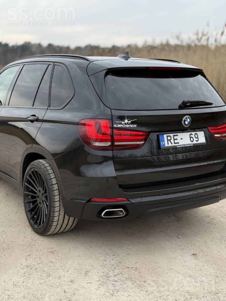 Black BMW X5 2014 in Jurmala, with an engine capacity of 3.00 L and mileage of 257 thousand km for 20000 €, photo 3 on AUTOMOTO.COM.LV