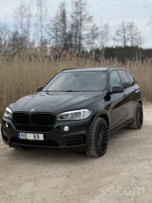 Black BMW X5 2014 in Jurmala, with an engine capacity of 3.00 L and mileage of 257 thousand km for 20000 €, photo 6 on AUTOMOTO.COM.LV