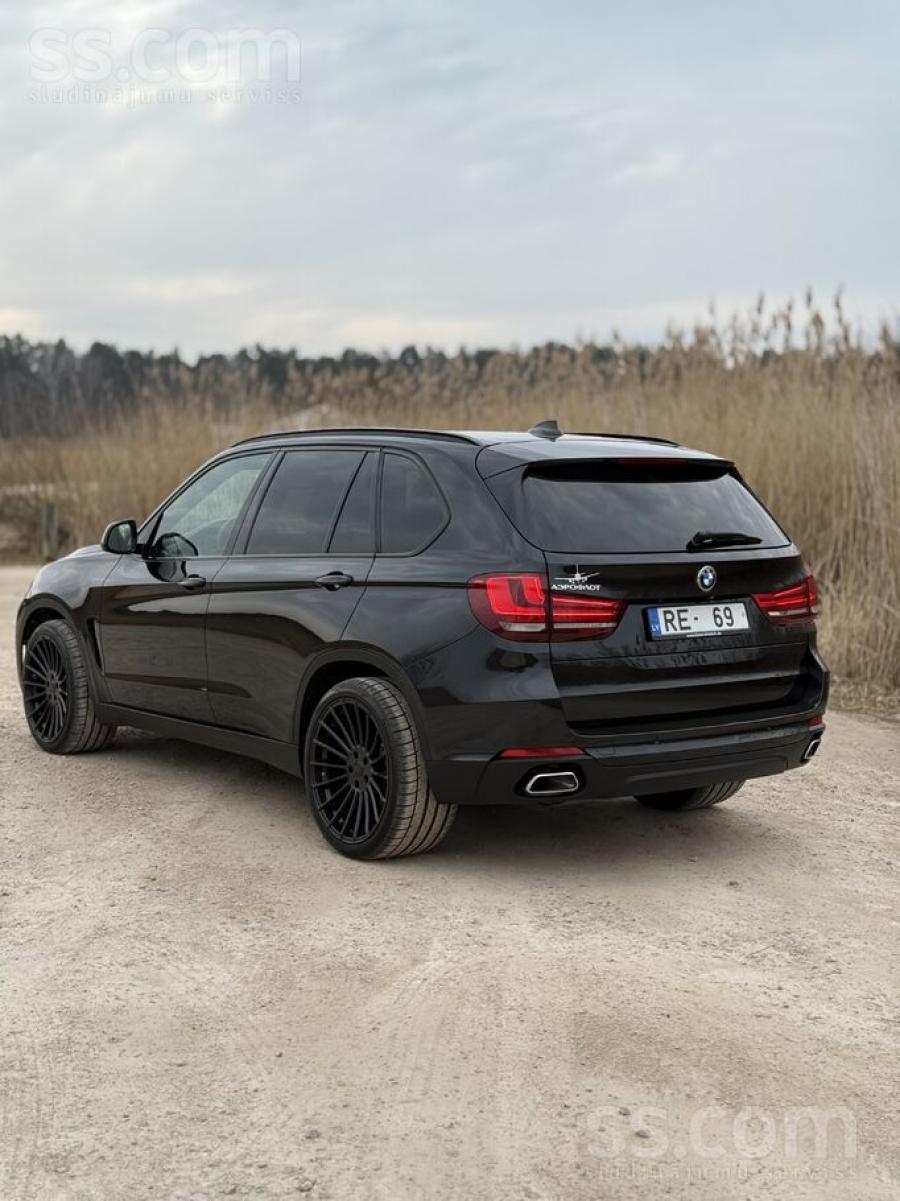 Black BMW X5 2014 in Jurmala, with an engine capacity of 3.00 L and mileage of 257 thousand km for 20000 €, photo 7 on AUTOMOTO.COM.LV